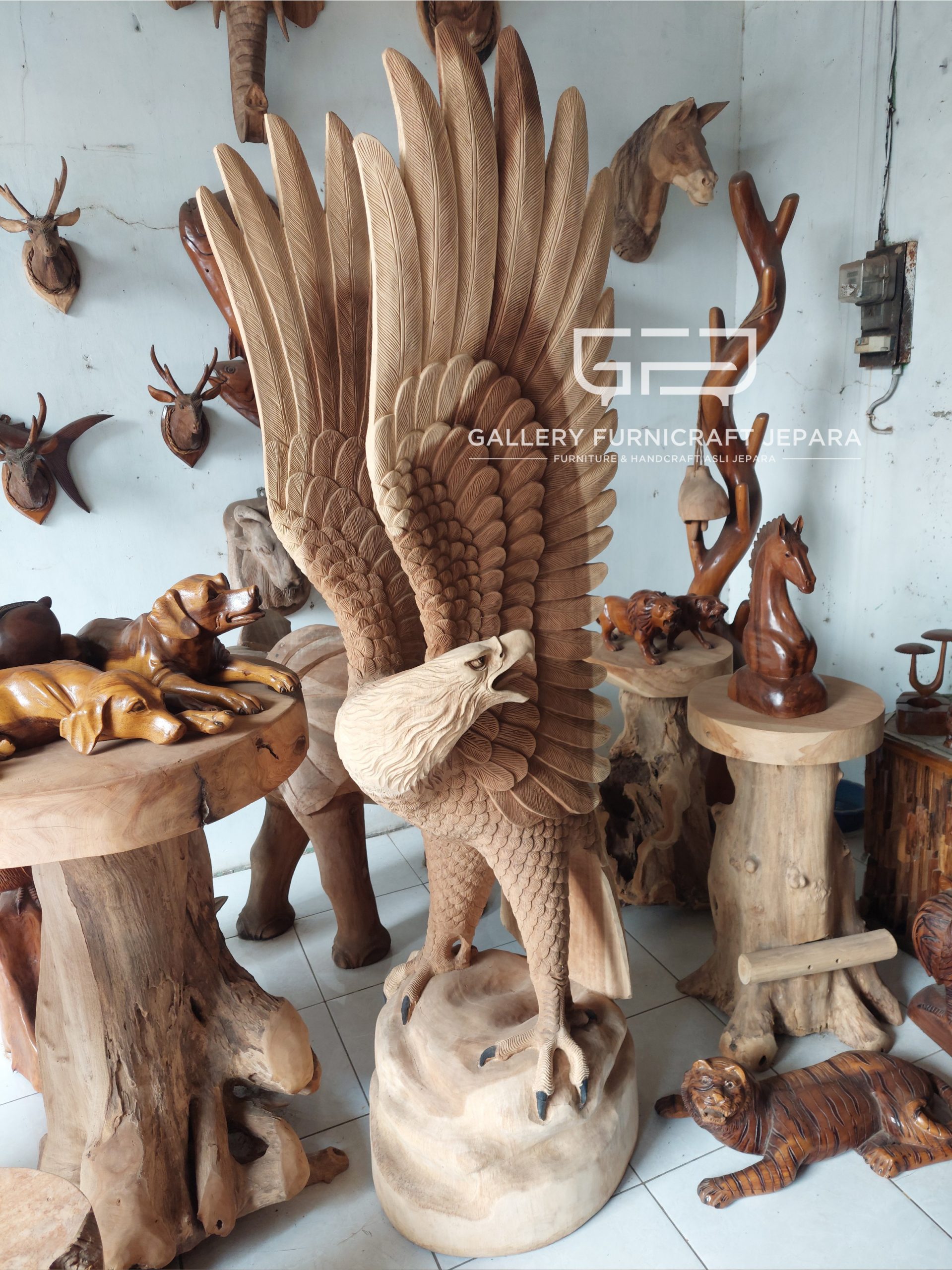 Patung Elang Kayu Suar Solid 180cm – Gallery Furnicraft Jepara
