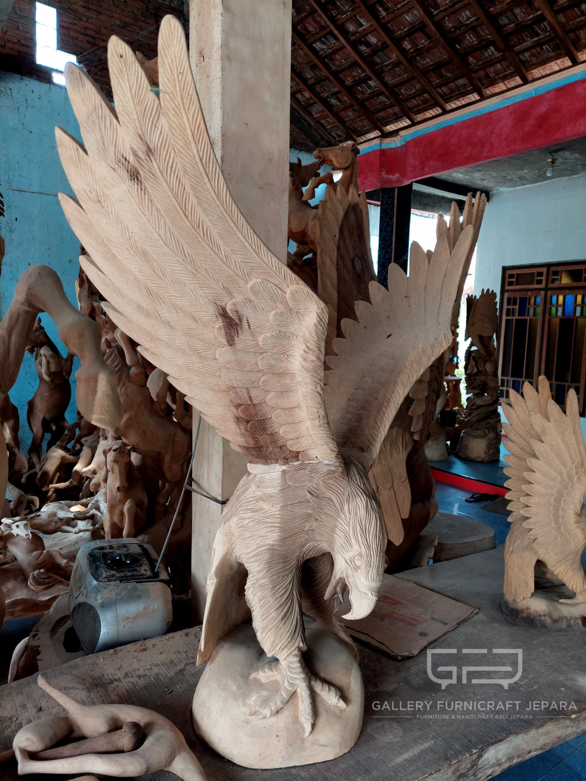 Patung Elang Sayap Membentang 110cm – Gallery Furnicraft Jepara