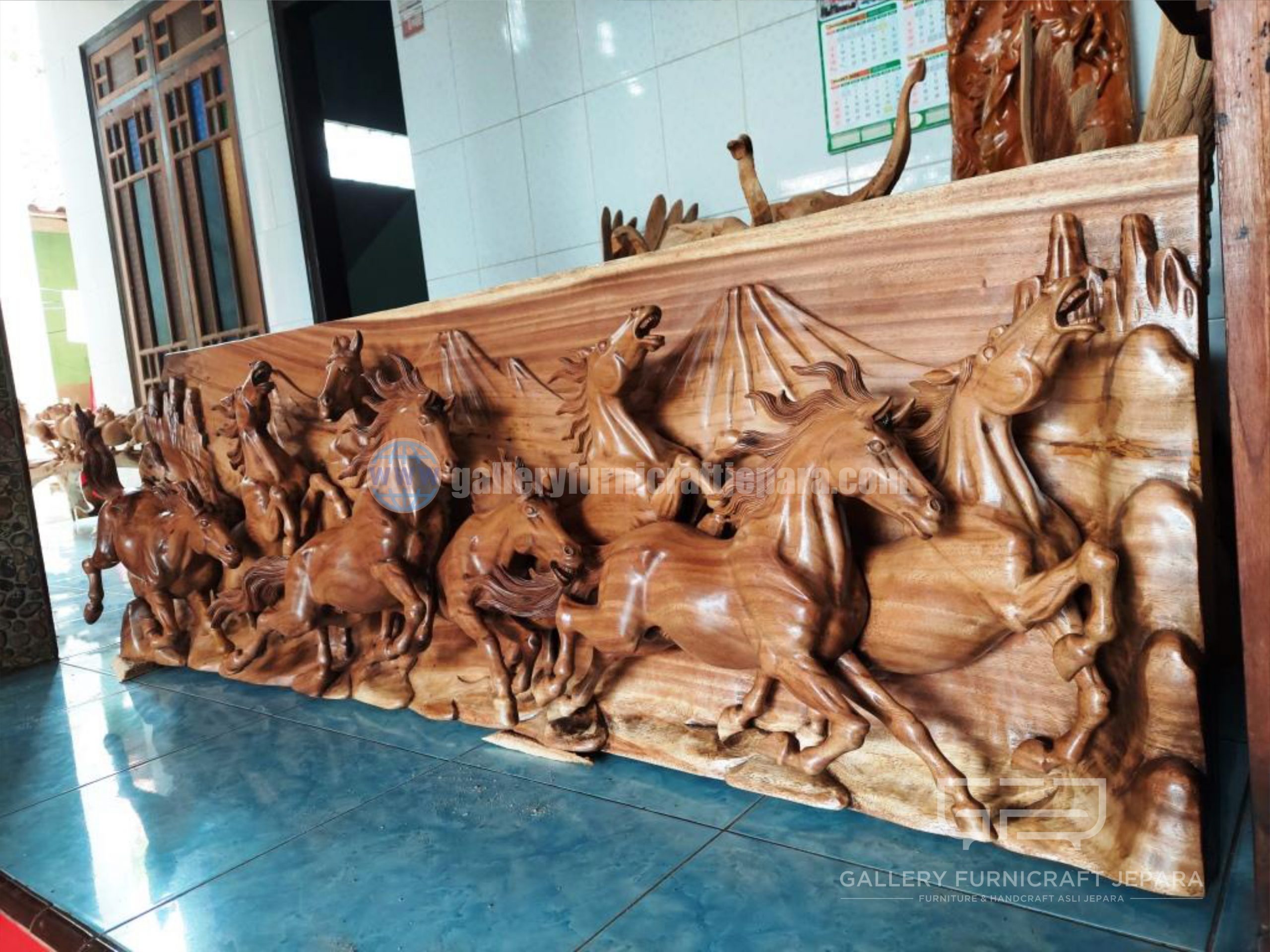 Relief Kuda Isi 8 Kayu Trembesi Solid – 180×60 – Gallery Furnicraft Jepara