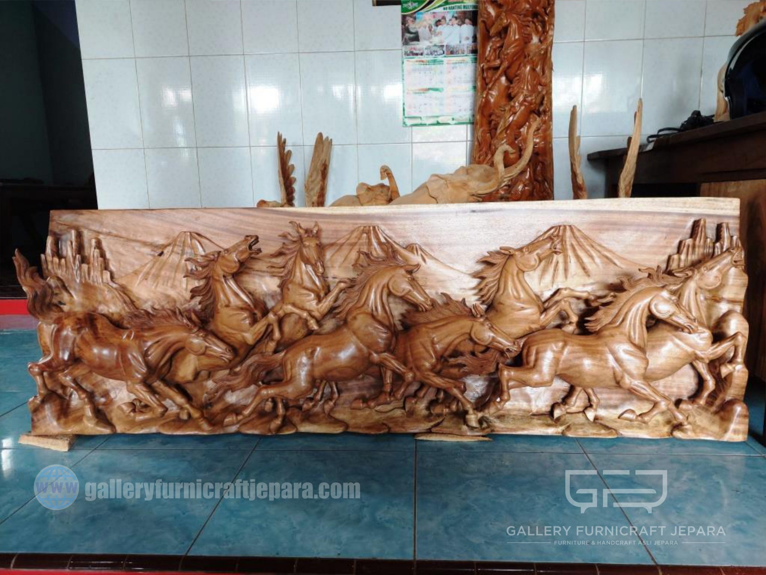 Relief Kuda Isi 8 Kayu Trembesi Solid – 180×60 – Gallery Furnicraft Jepara