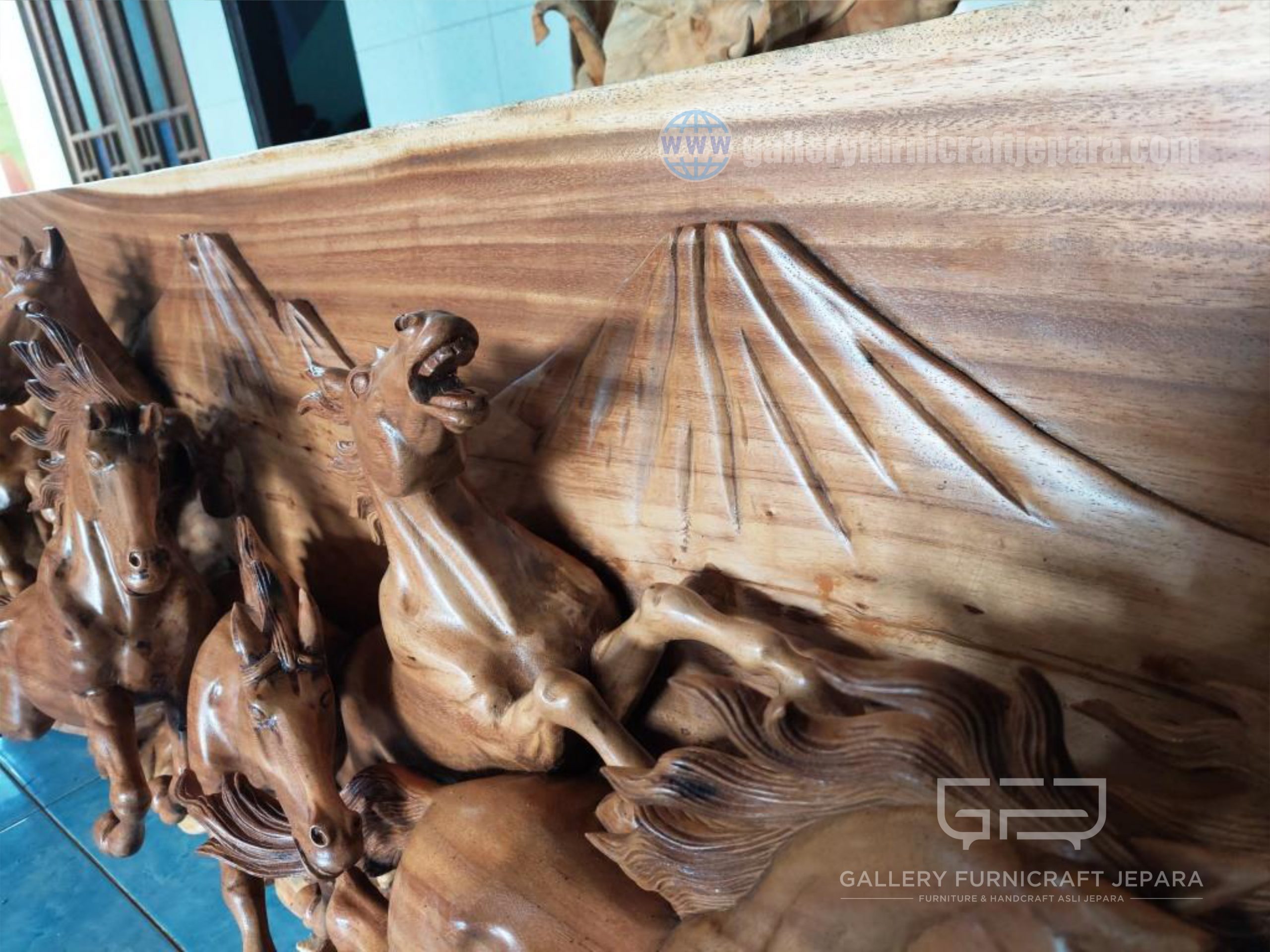 Relief Kuda Isi 8 Kayu Trembesi Solid – 180×60 – Gallery Furnicraft Jepara