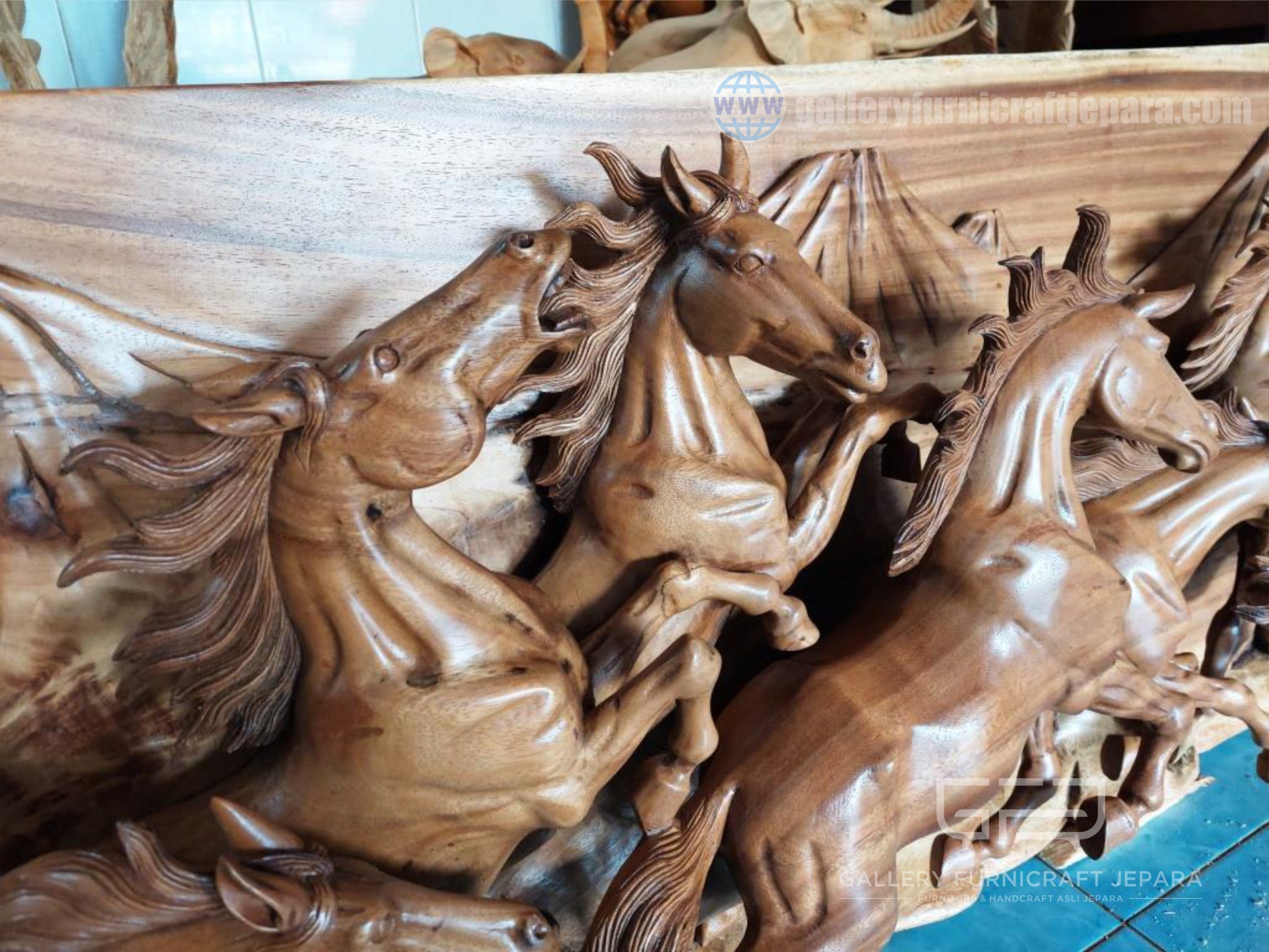 Relief Kuda Isi 8 Kayu Trembesi Solid – 180×60 – Gallery Furnicraft Jepara