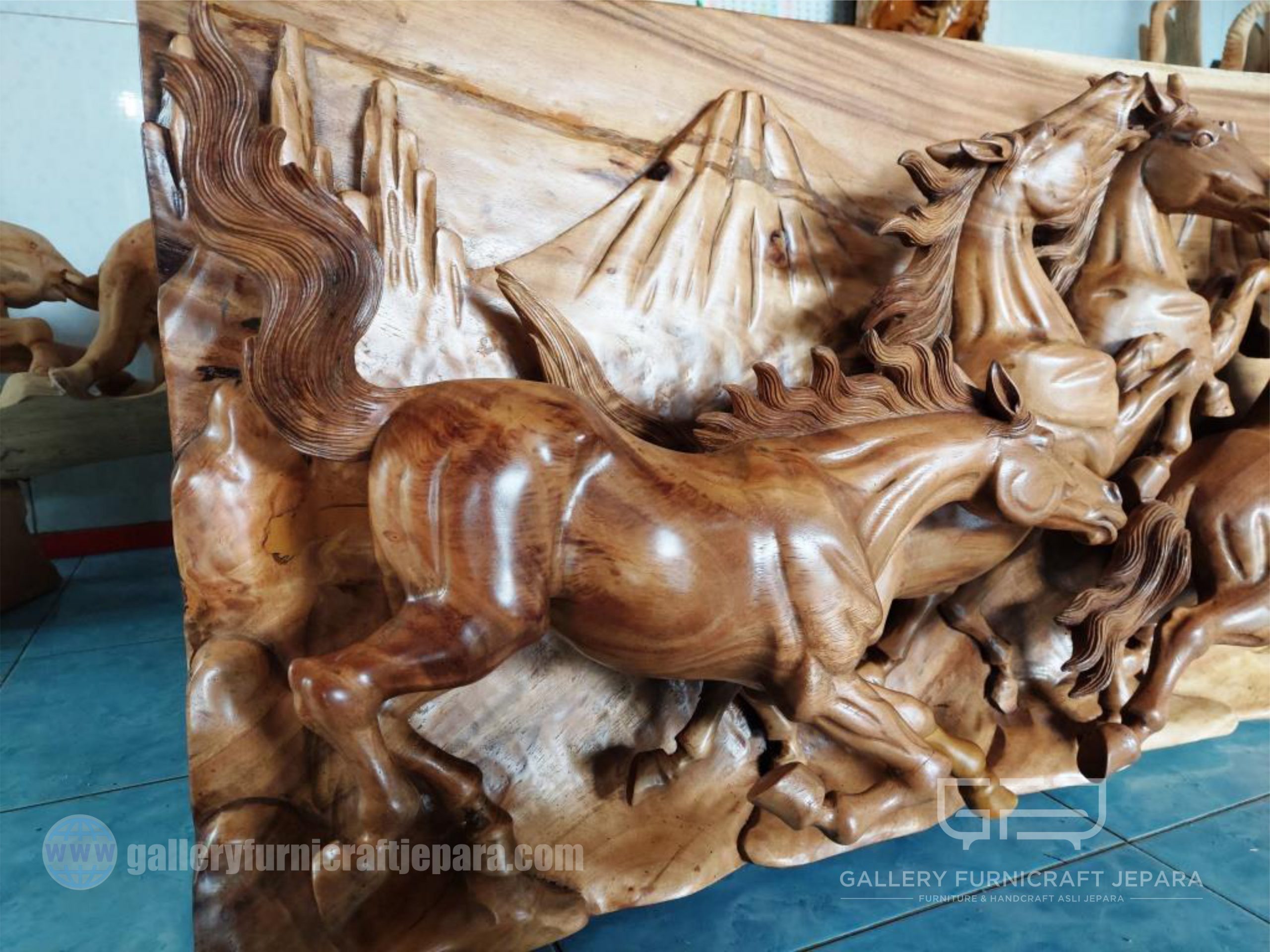 Relief Kuda Isi 8 Kayu Trembesi Solid – 180×60 – Gallery Furnicraft Jepara