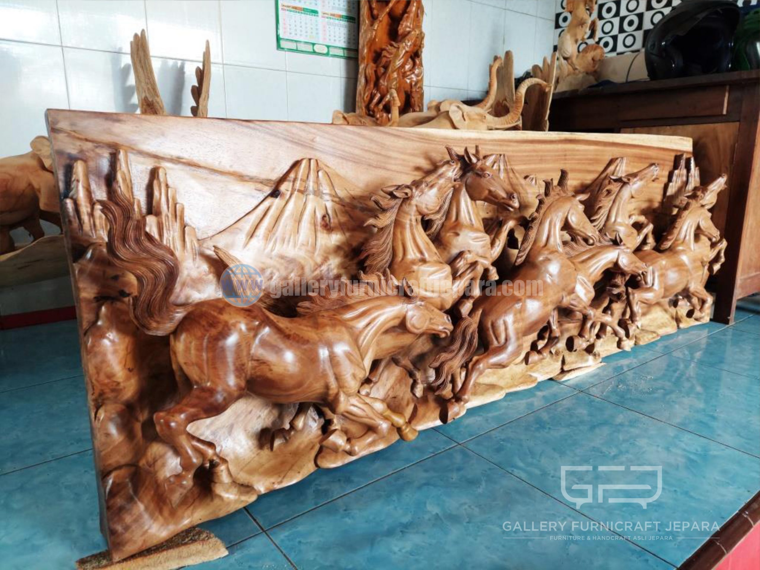 Relief Kuda Isi 8 Kayu Trembesi Solid – 180×60 – Gallery Furnicraft Jepara