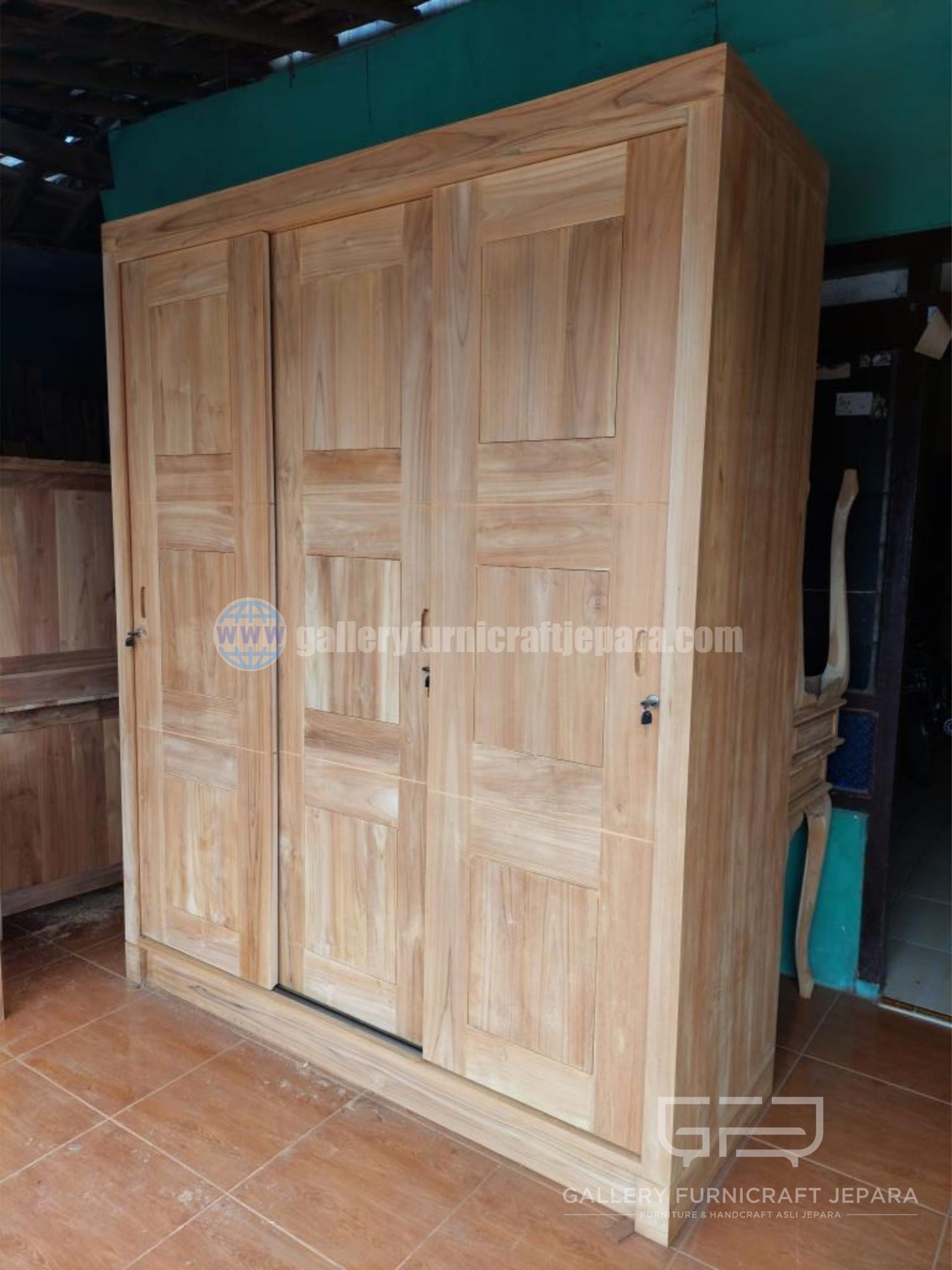 Lemari Pakaian Sleding 3 Pintu Kayu Jati Finishing Melamic – 170x210cm ...