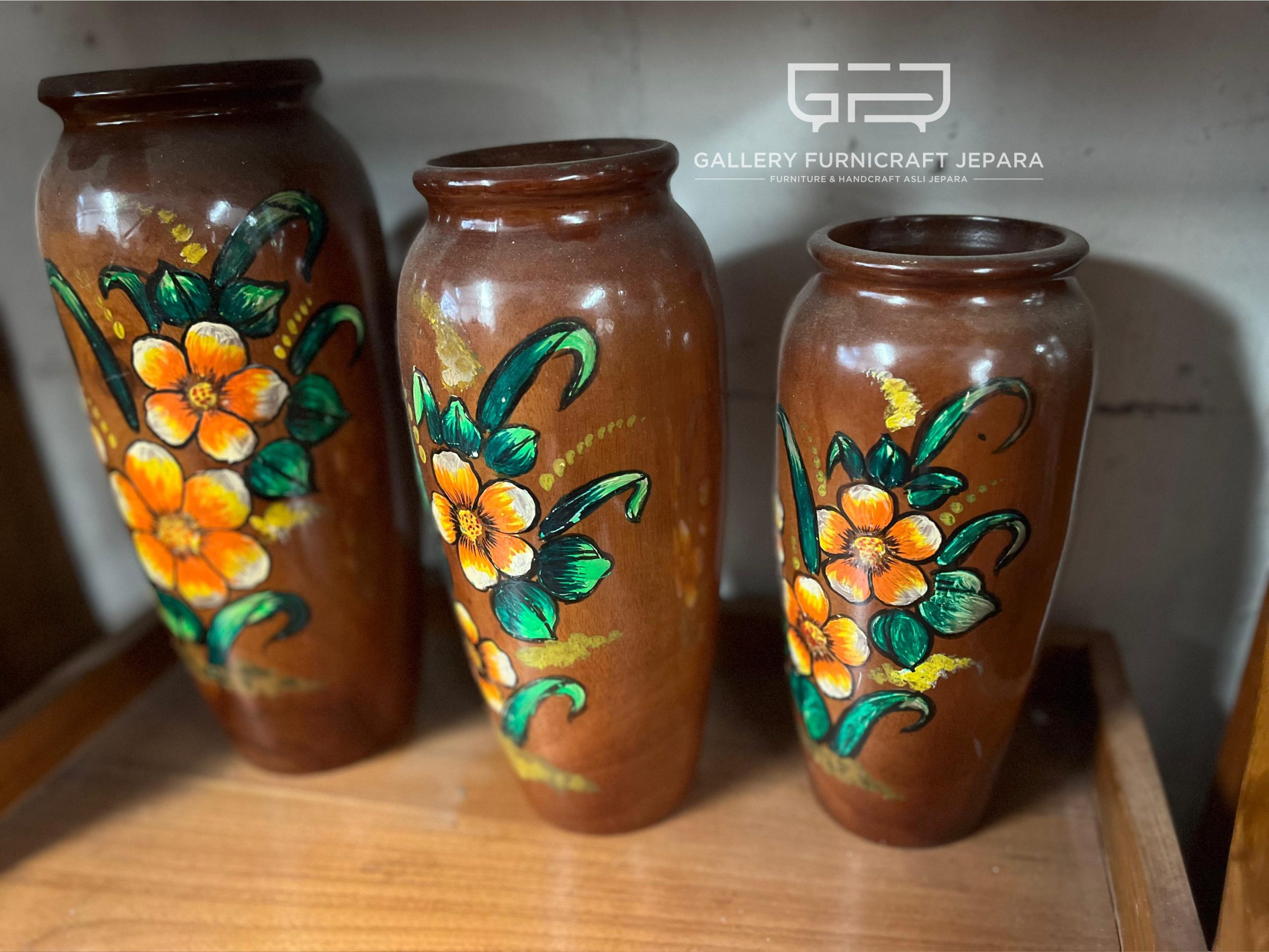 Set Vas Bunga Guci Lukisan Kayu Jati 20 25 30 – Gallery Furnicraft Jepara
