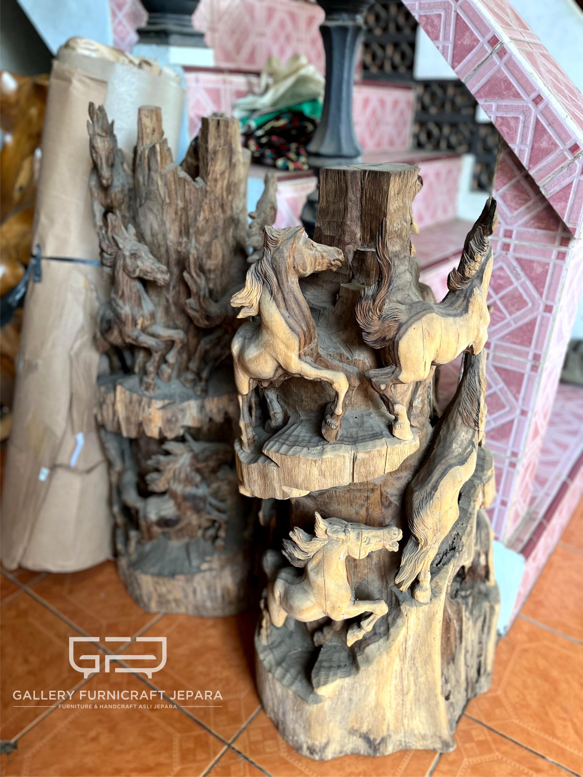 Relief Kuda Melingkar Sonokeling Solid 35x35x100cm – Gallery Furnicraft ...